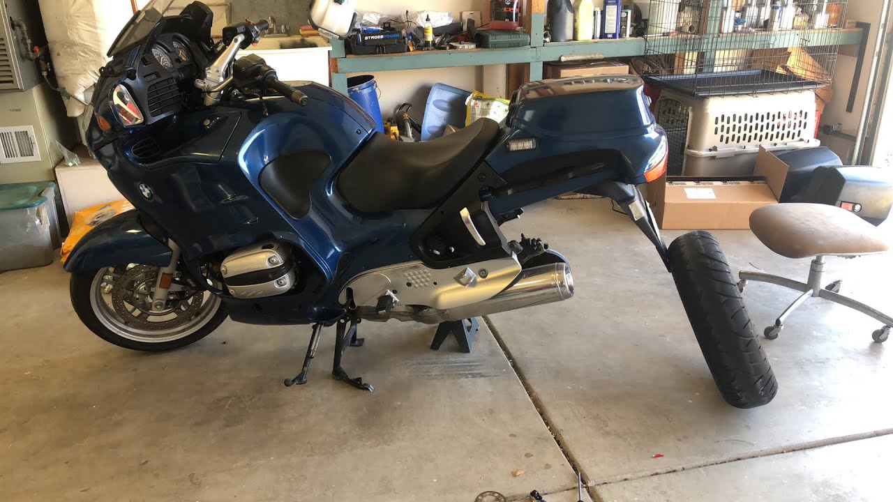 BMW R1150RT-P Rear Wheel Removal - YouTube