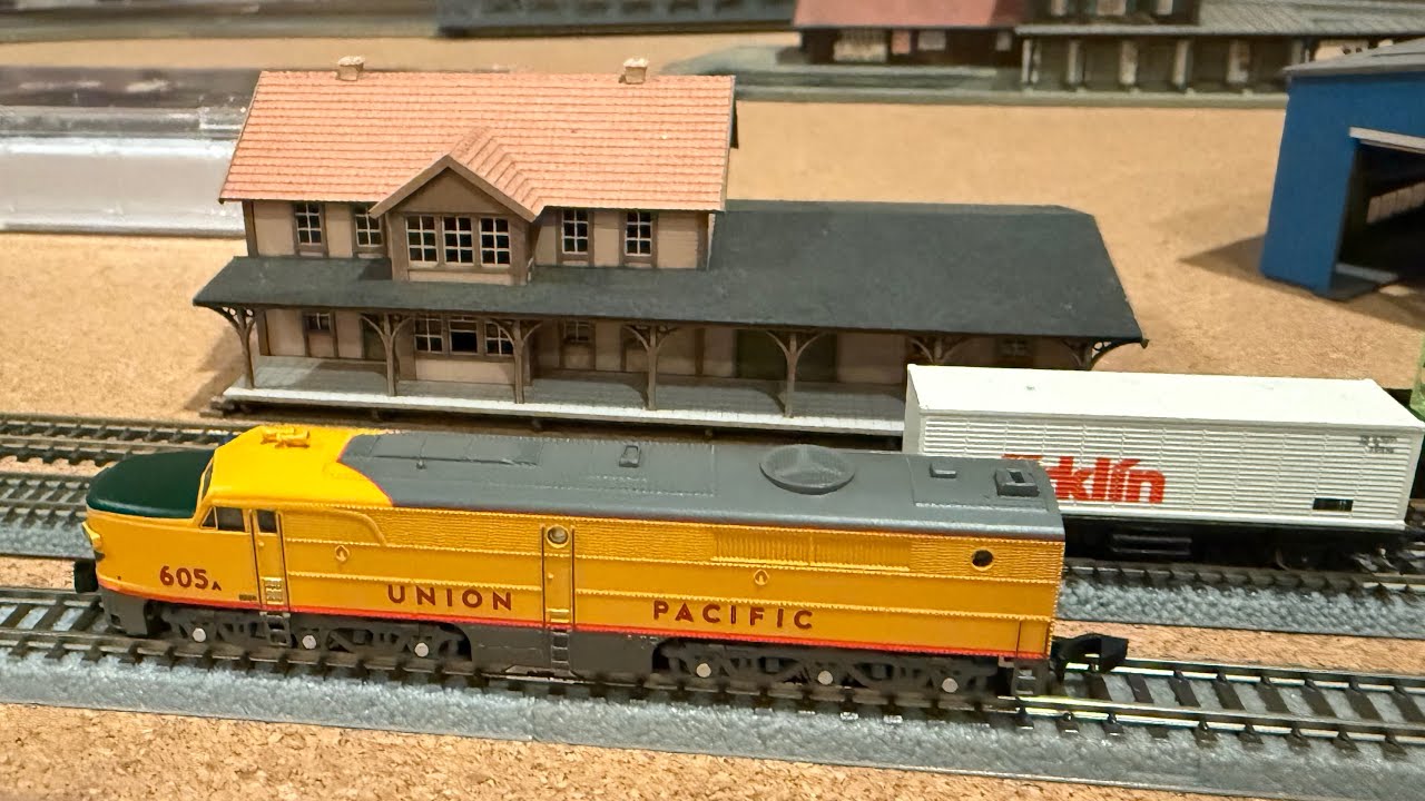 Marklin 88619 Union Pacific PA1 Diesel Locomotive Test Run at z.scale ...
