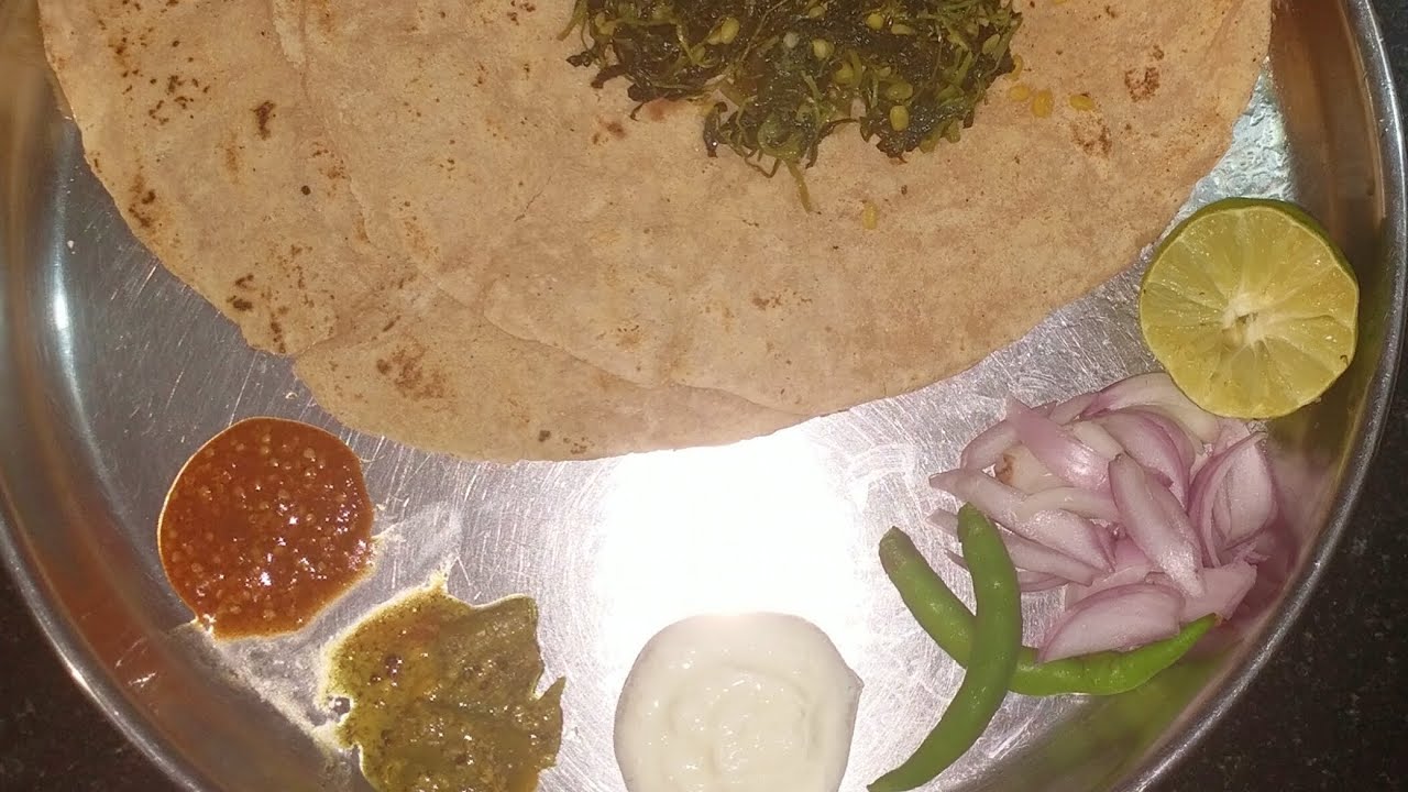 Delicious 😋 fenugreek (methi)🍀 vegetable with flatbread 🫓 (bhakri ...