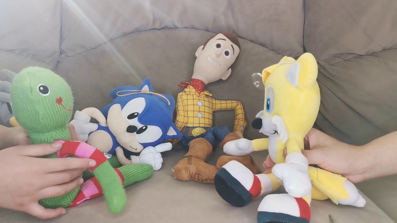 Sonic the hedgehog goes to the zoo - YouTube