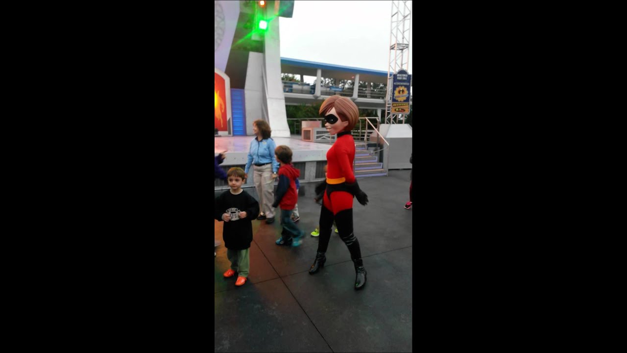 Elastigirl Dancing to "Beauty and a Beat" - YouTube