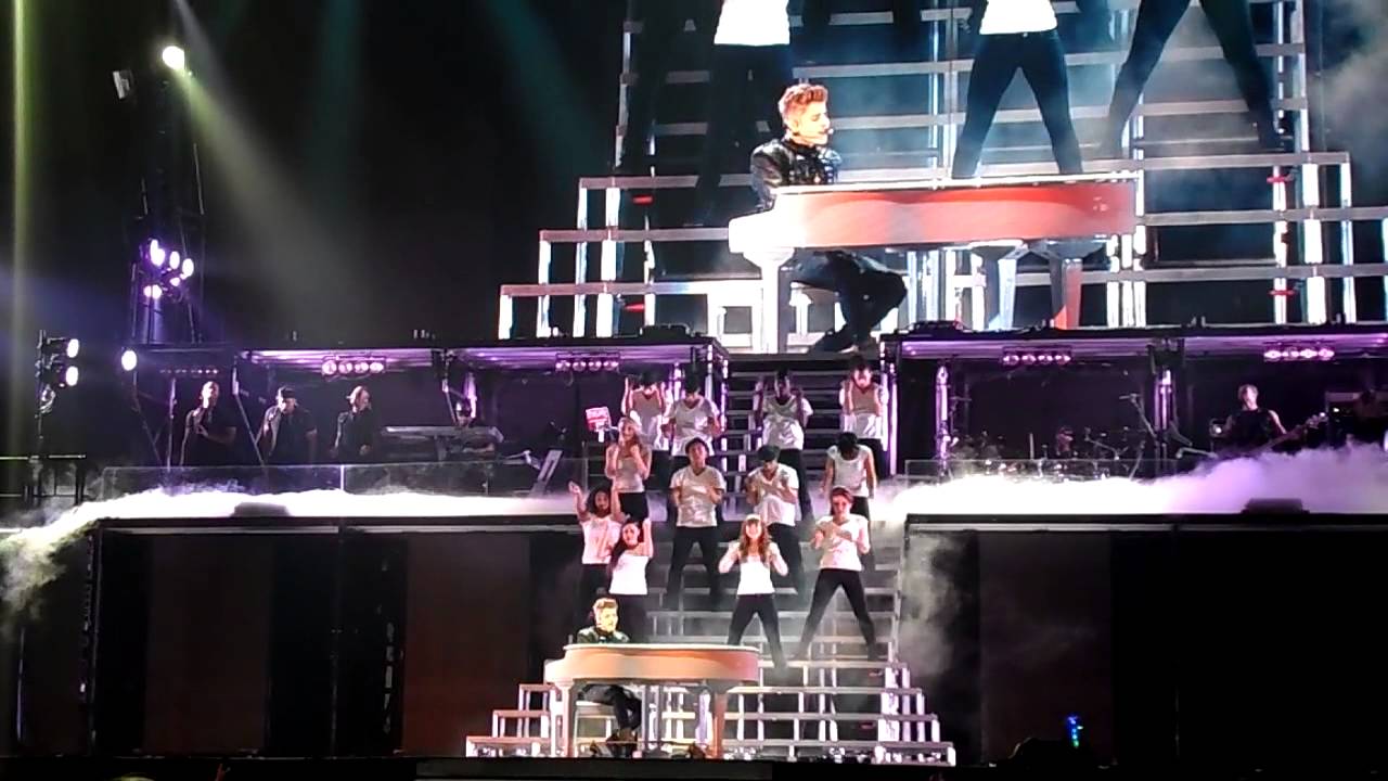 Believe Tour Justin Bieber Singing Believe in Louisville, KY - YouTube