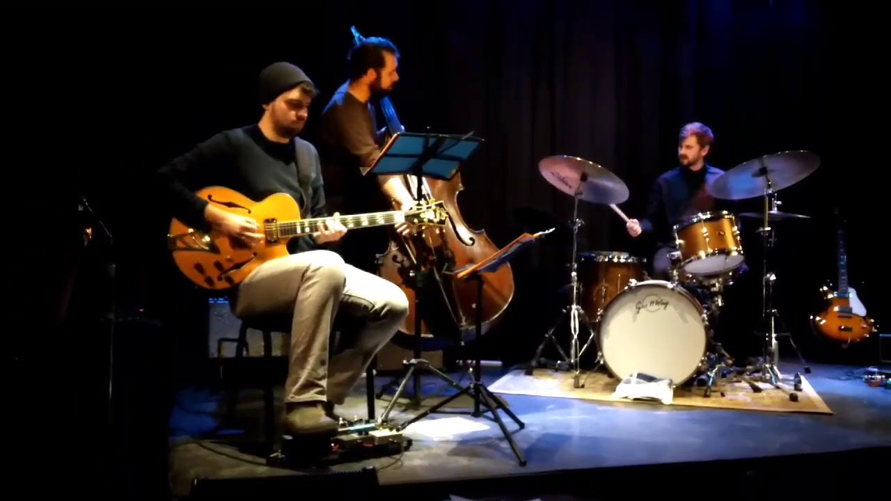 Dan Pitt Trio - YouTube