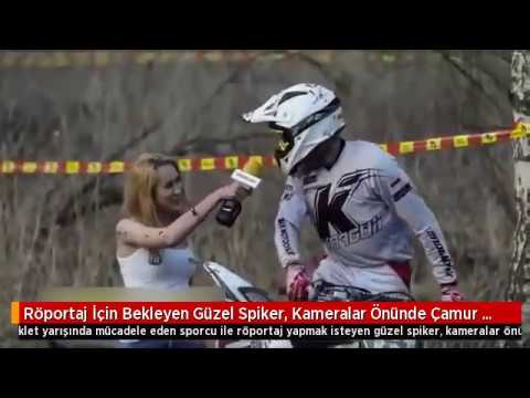 Röportaj İçin Bekleyen Güzel Spiker, Kameralar Önünde Çamur Banyosu Yaptı