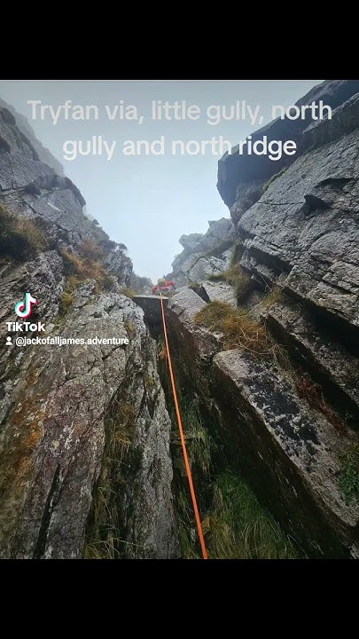 Tryfan via Little Gully, North Gully and North Ridge - YouTube