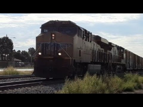 UP C45ACCTE 8077 Leads A Manifest With A UP Flagless ACE 8524 And BNSF C449W 5233 - YouTube