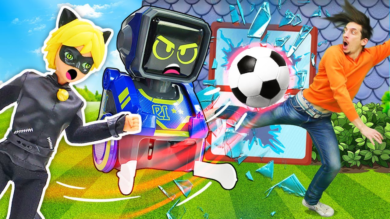 Роботы и Супер Кот учатся играть в футбол⚽ Видео про игрушки: открываем ...