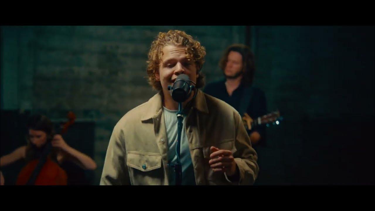 Max McNown - Blue Eyed Constellation (Live) - YouTube