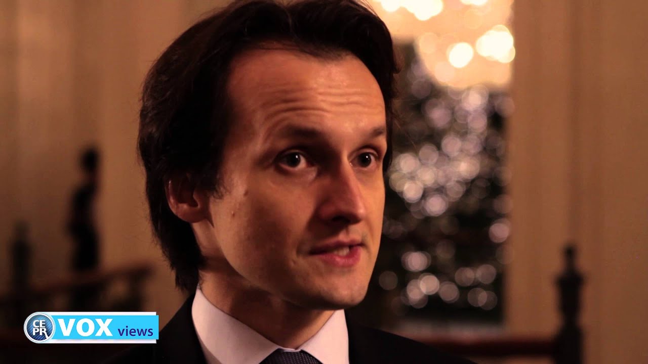 Understanding Hedge Funds | Robert Kosowski | Vox Views - YouTube