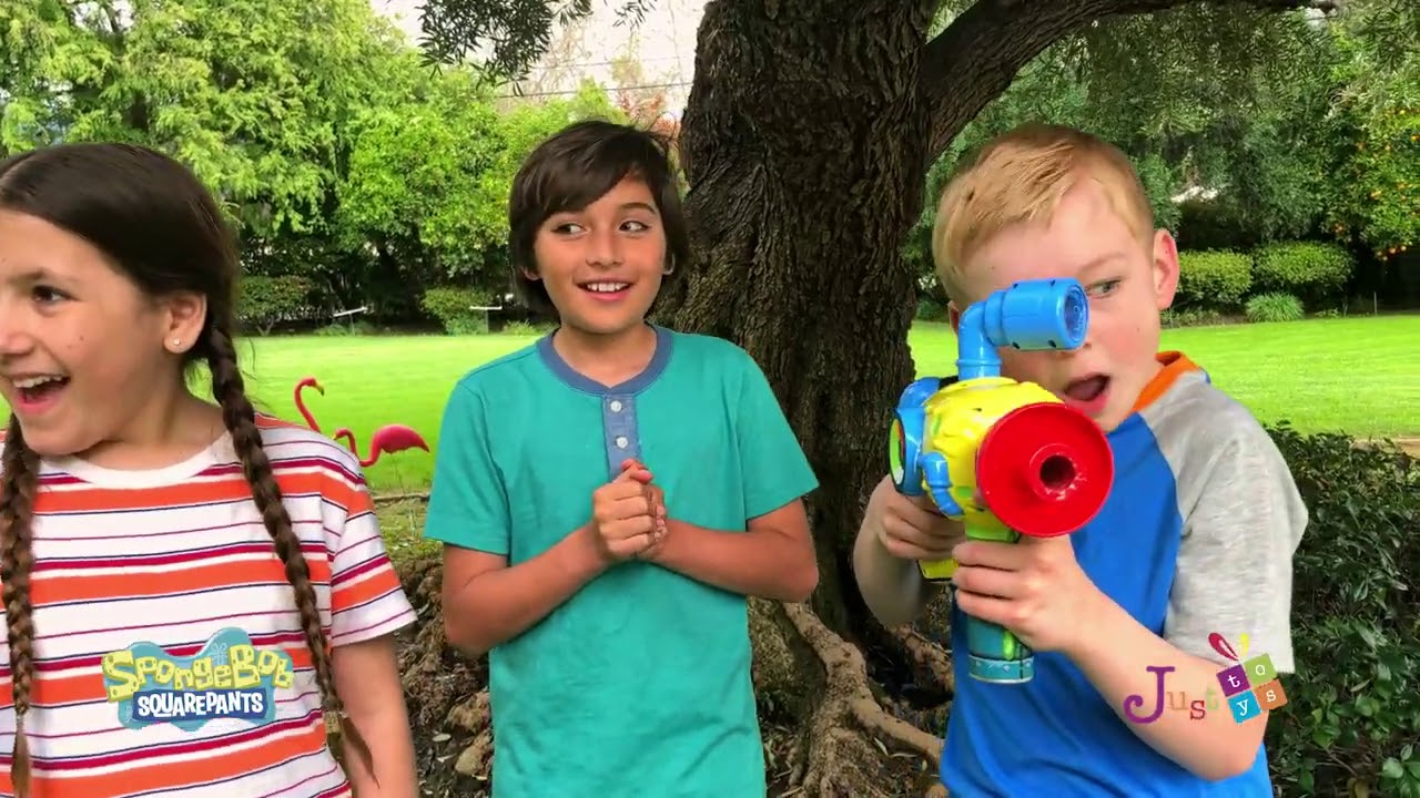 Sponge Bob Giggle Blaster Αφροσερπαντίνα στο www.toys-shop.gr - YouTube