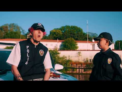 Bu ne sıcak amk yandık | Altın çocuk polis oluyor | klipte oynamış | altın çocuk şarkısı
