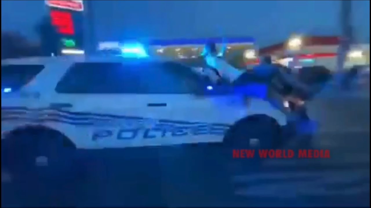 COP SURROUNDED BY PROTESTERS (FLOORS IT) - YouTube