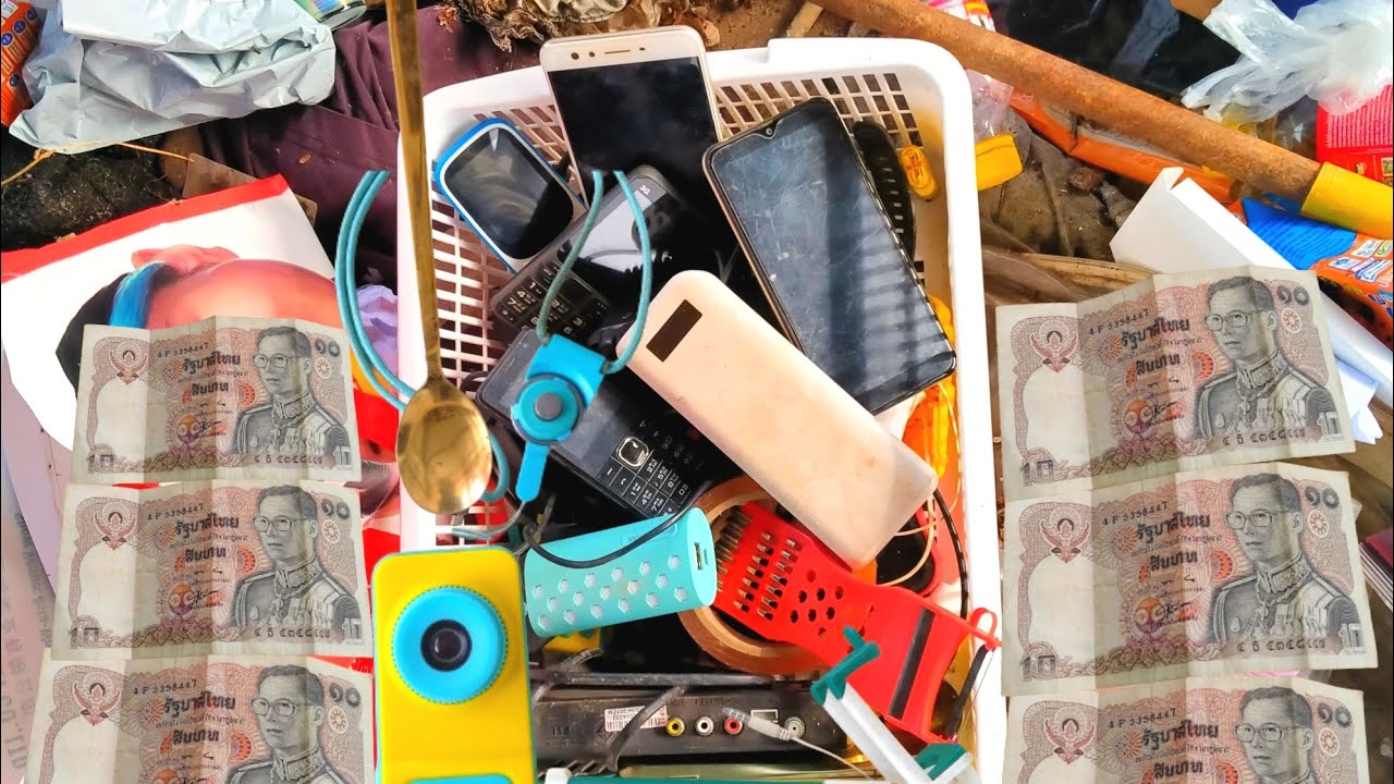 Looking for an old thing, Found very good things and money at trash ...