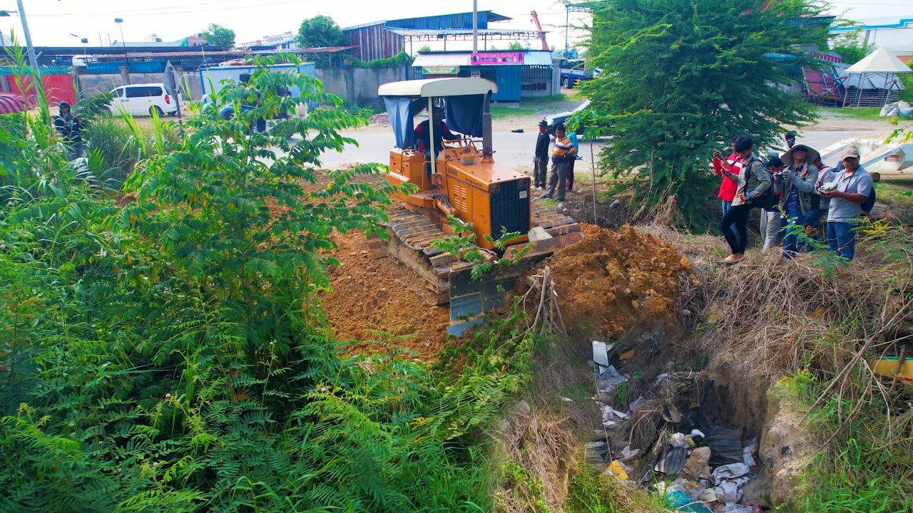 Amazing Update Actions!! Land Filling By Skills Dozer D31p Pushing The ...