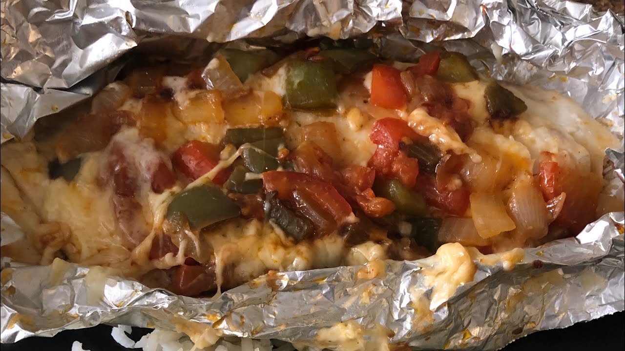 Pescado empapelado con verduras y queso - YouTube