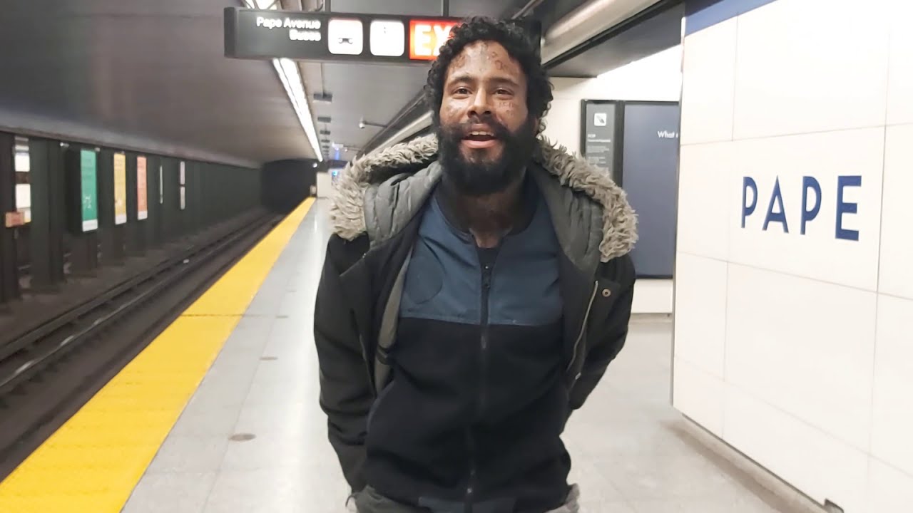 A homeless man rap in the subway - YouTube
