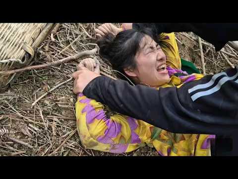 Full video : Life of a single mother in a simple bamboo house
