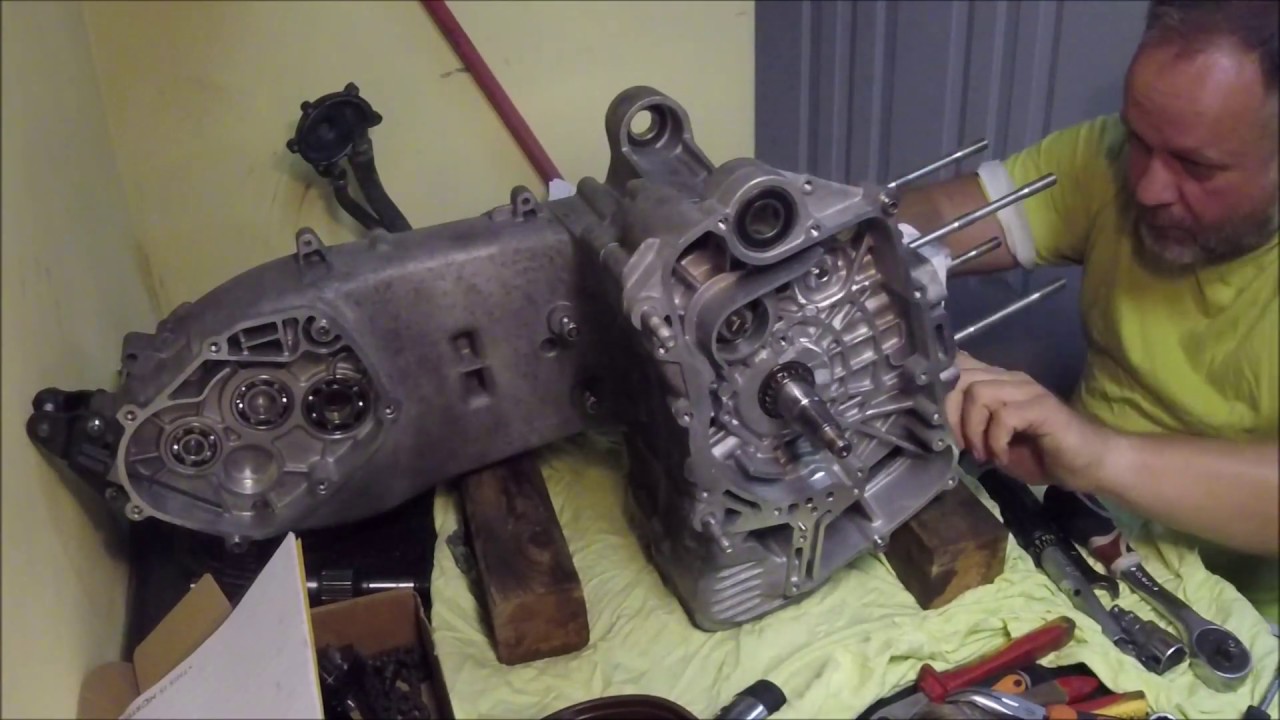 Składanie silnika Piaggio Master 400 ccm - YouTube