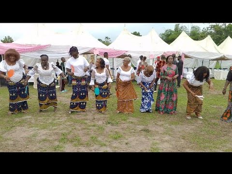 IJAW MUSIC, BAYELSA LADIES DANCING TO OWIGIRI HIGHLIFE GROOVES - YouTube