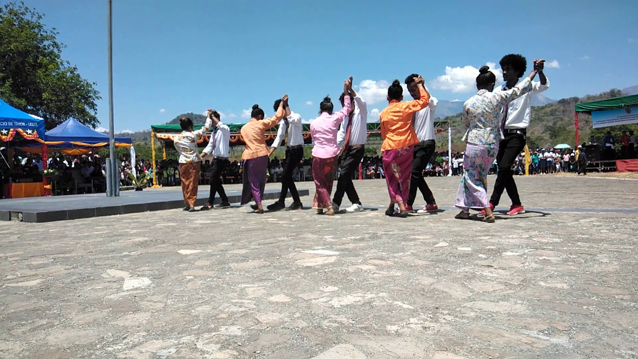 Dansa Suru Boek Husi Grupu Bonlibers Ai loklaran Ha Luak Hodi Komemora ...