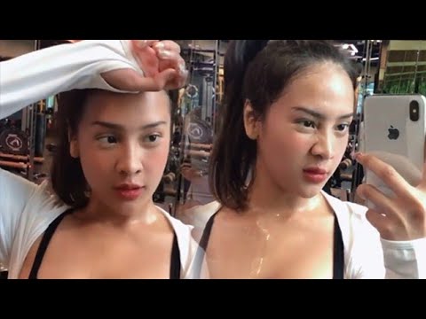 Adu Seksi Anya Geraldine vs Maria Vania Kenakan Baju Renang, Menggoda Banget