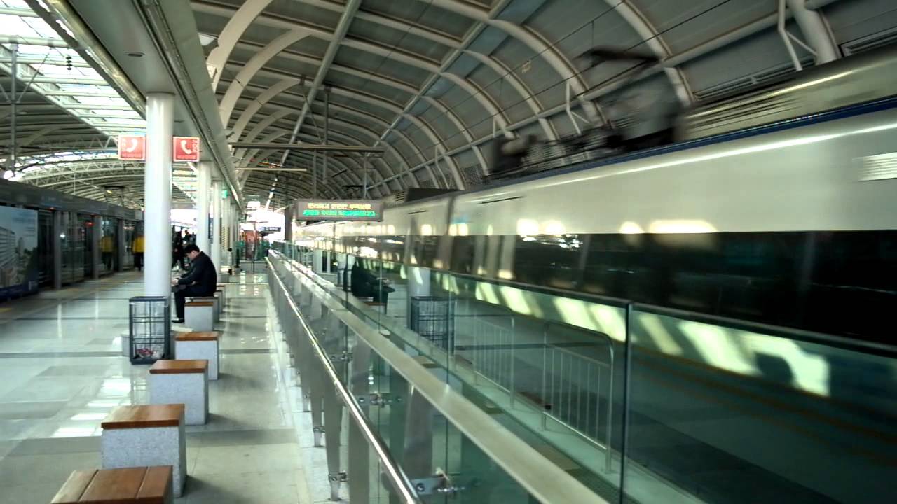 공항철도(AREX) 직통열차 검암역 통과, Airport Railroad(AREX) Express(Direct) Train ...
