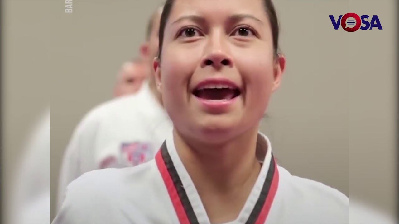 Woman Born With No Arms Becomes First Pilot To Fly Plane Using Only ...