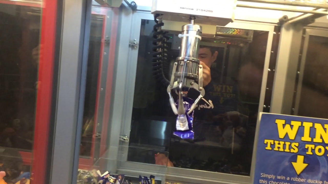 Chocolate Claw Machine (For Fun Only) - YouTube