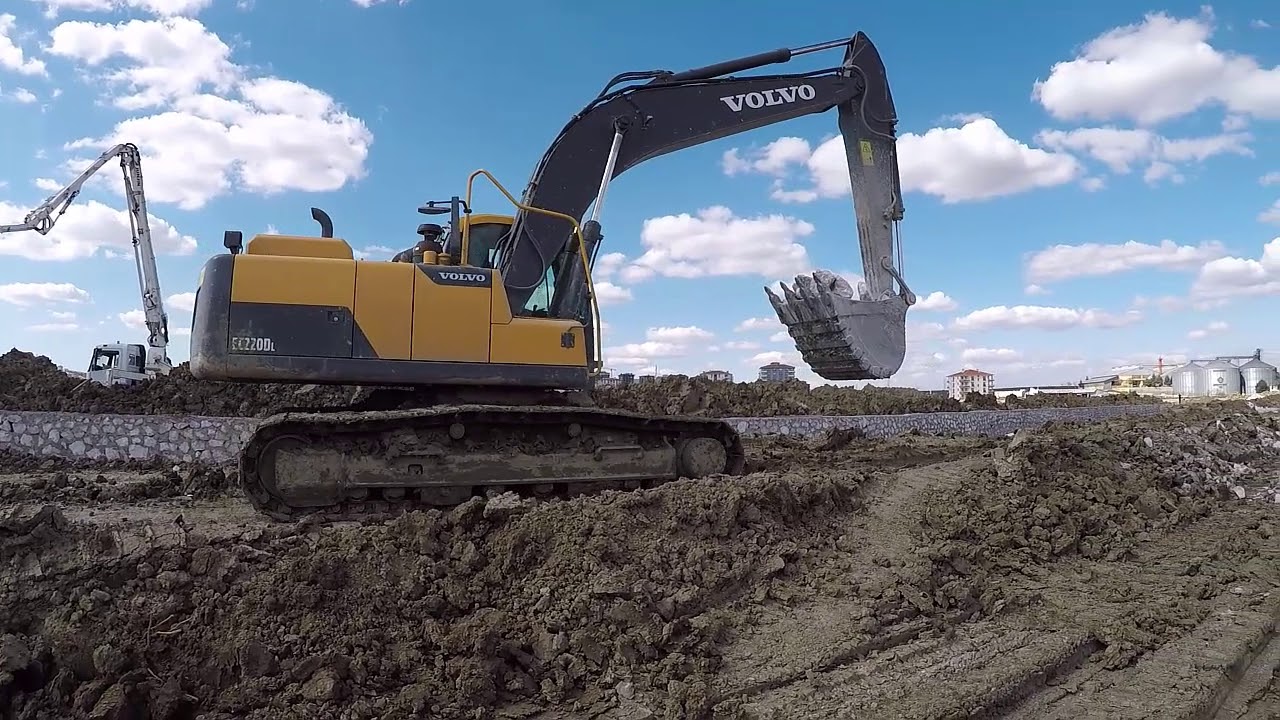 Volvo EC 220DL Çalişmasından görüntüler - YouTube