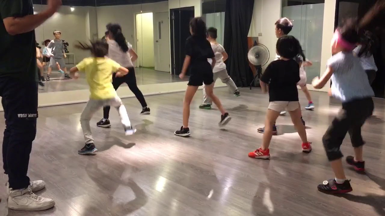 JR dancing review 12-3 - YouTube