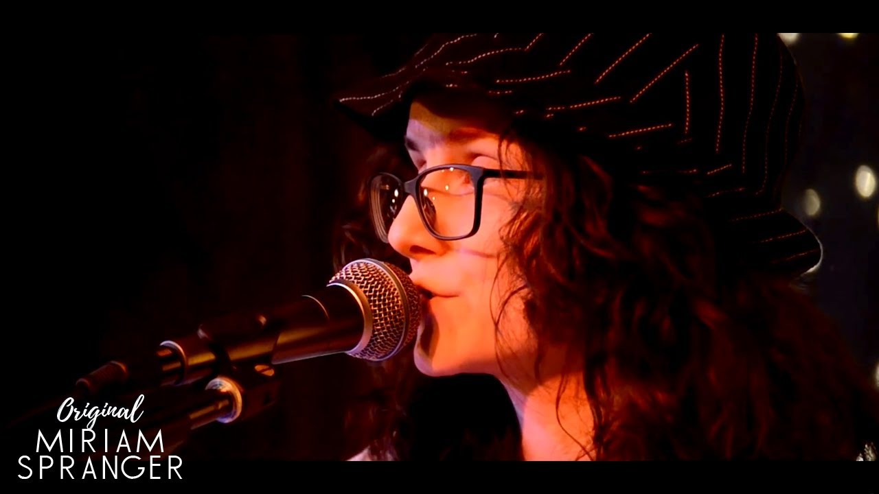 Miriam Spranger | Ein Buch [Original & Live mit Loop Station] - YouTube
