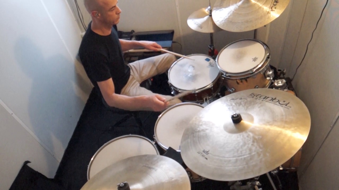 16th note groove, open handed playing by Erik Hanegraaf. - YouTube