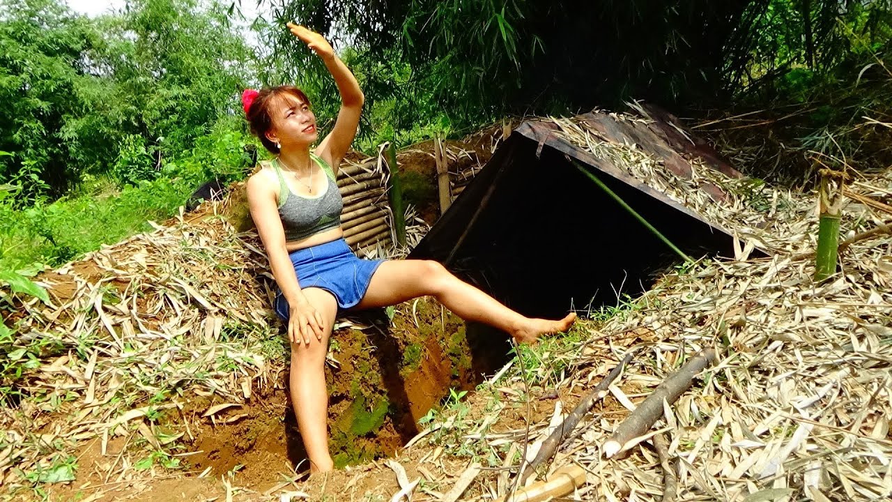 1 Day Solo Bushcraft & Jungle Camp, Build a Warm Underground Shelter ...