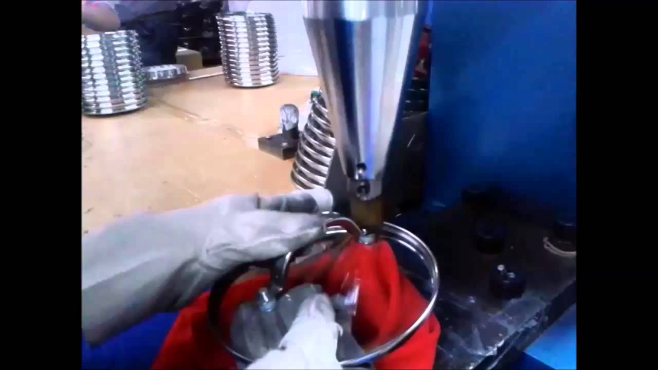 como se hace las ollas de aluminio - remachar - YouTube