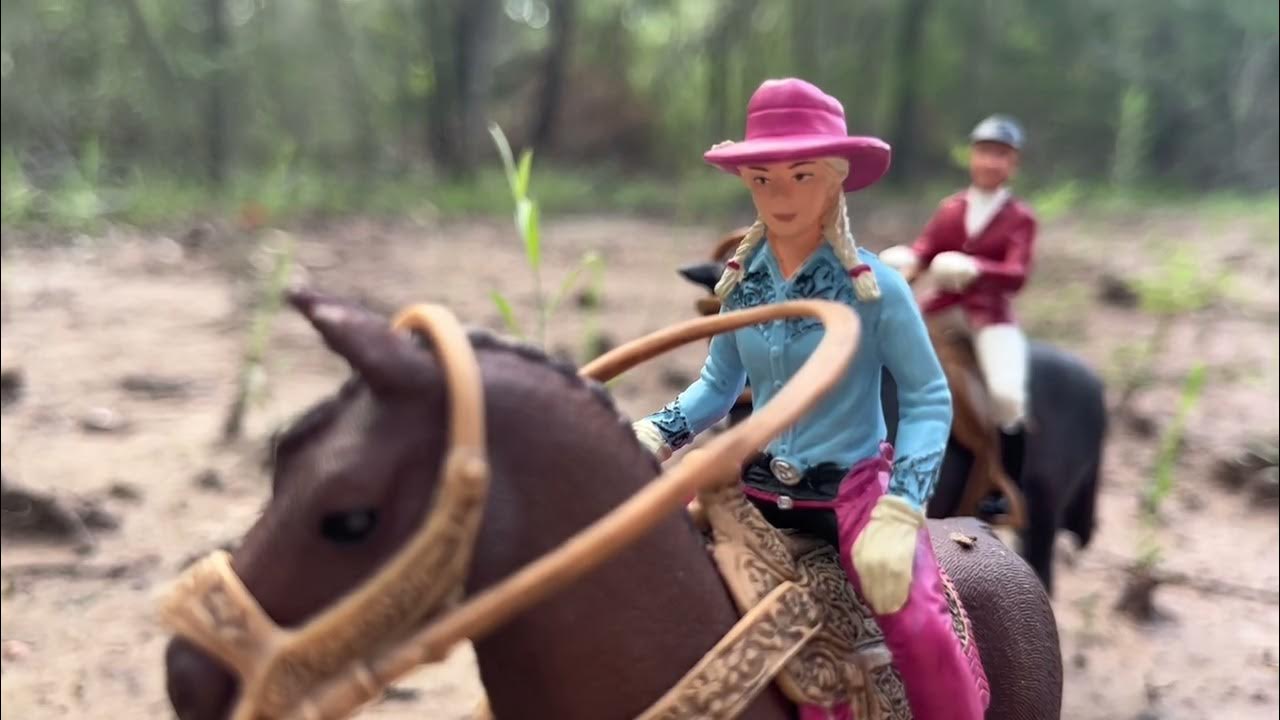 A Trail Ride with a Bear l Season 3 Episode 1 l Schleich Horse Skit - YouTube