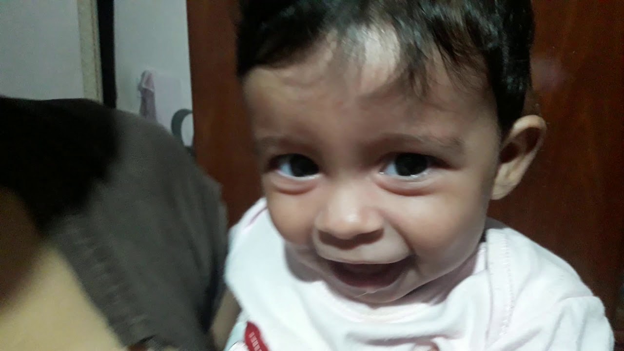 Bebê rindo muito - YouTube