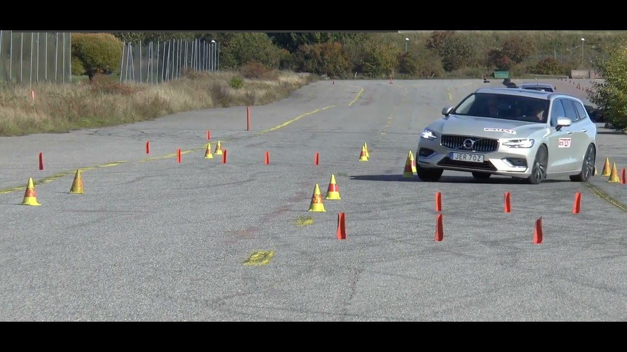 Volvo V60 麋鹿測試 Moose test - YouTube