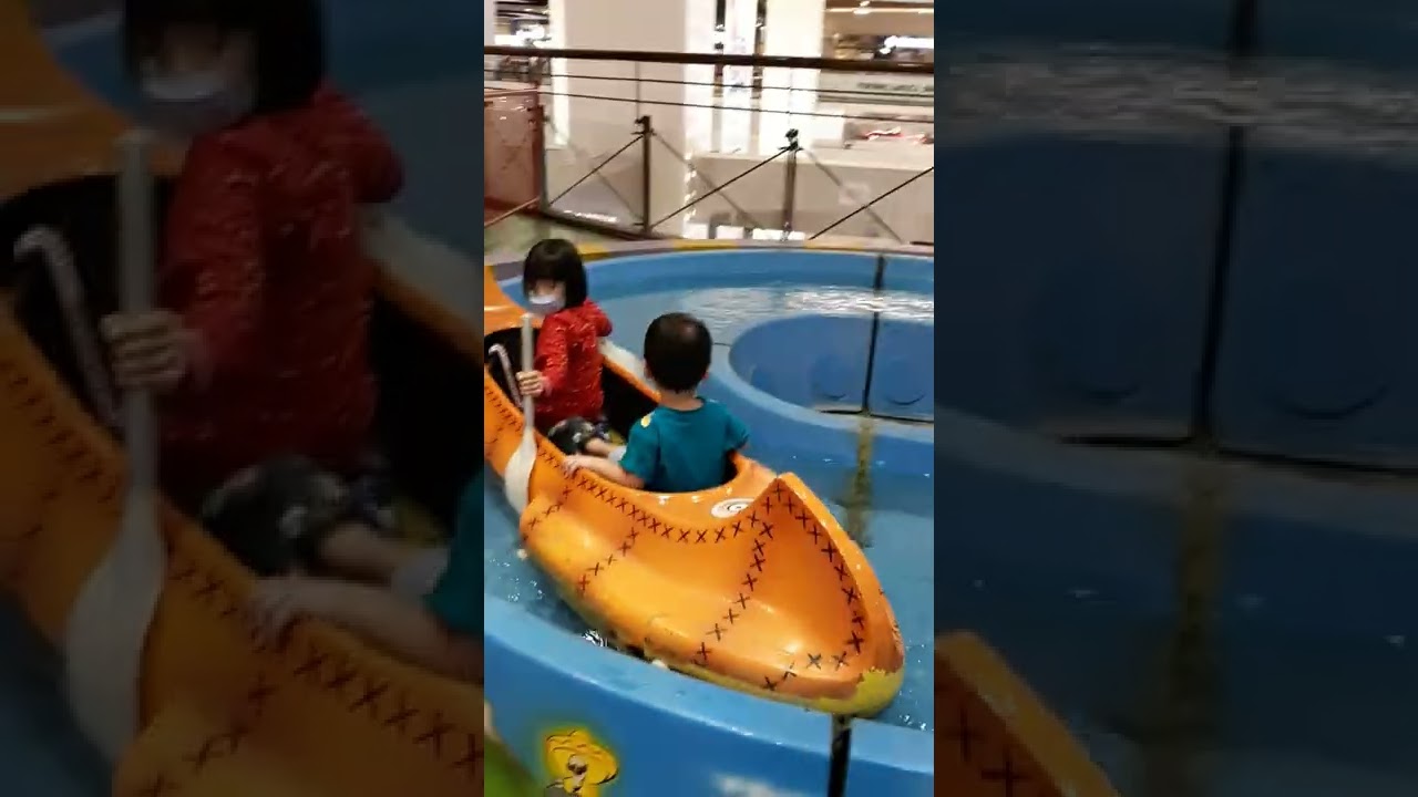 Shakila n Arfan Naik Kano di Fun World MOI - YouTube