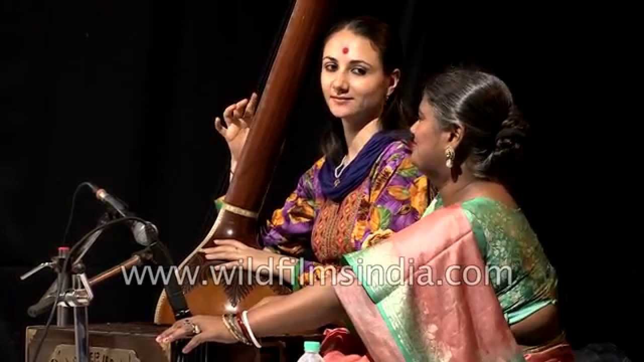 Mahua Mukherjee sings 'Tum bin shyam jiya na lage' - YouTube