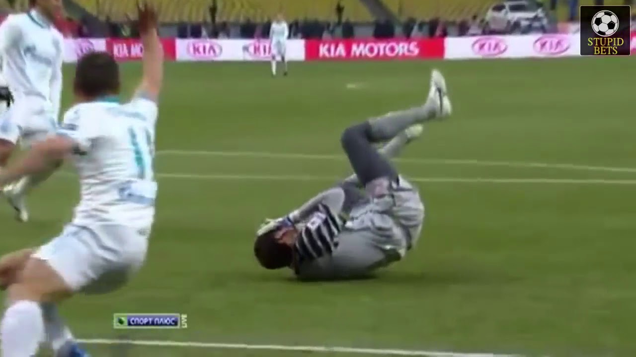 Top 10 terrible goalkeeping injuries - YouTube