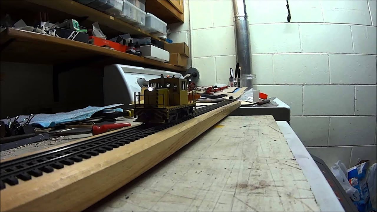 SoundTraxx in Bachmann 45 Ton Switcher - YouTube