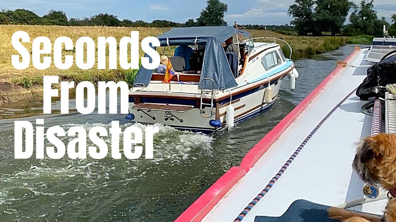 Ramming A Fibreglass Cruiser With An 18 Ton Narrowboat On The River ...