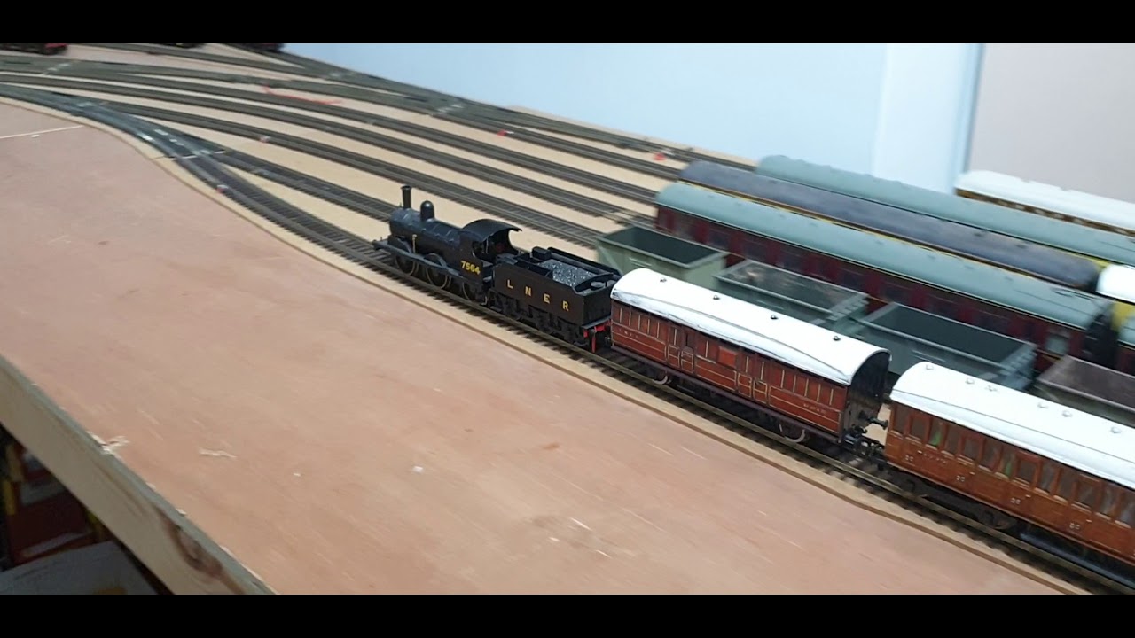 Hornby J15 7564 on the quad arts Hornby Q6 63395 on the LNER freight ...