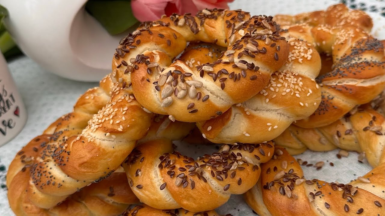 Covrigi impletiti cu mac si susan,cei mai deliciosi 👌#covrigi #fyp # ...