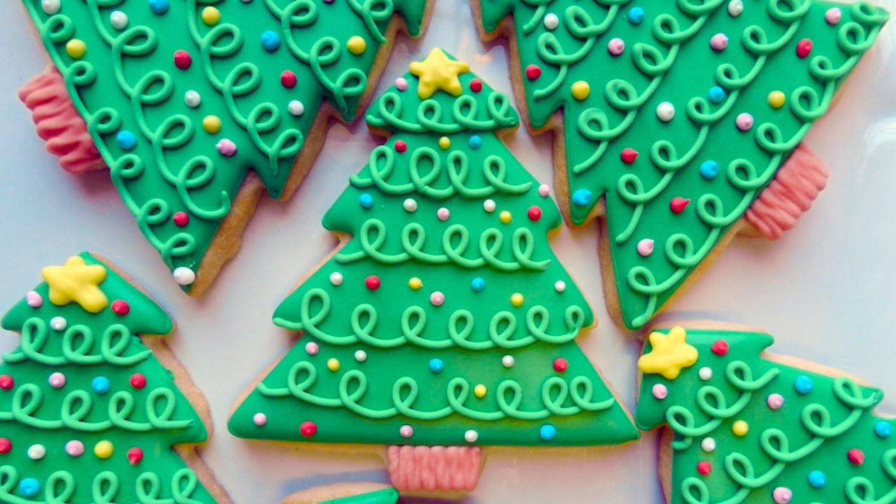 How to Decorate a Swirly Christmas Tree - YouTube
