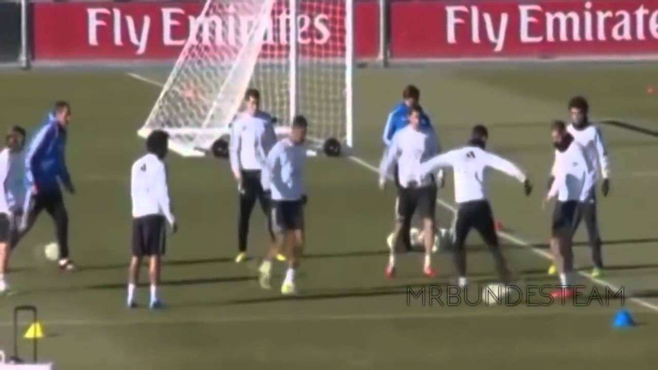 Cristiano Ronaldo Skills Tricks - YouTube