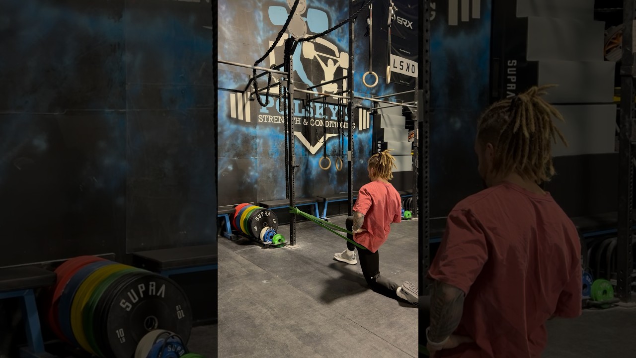 Banded Lunge Hip Distraction - YouTube