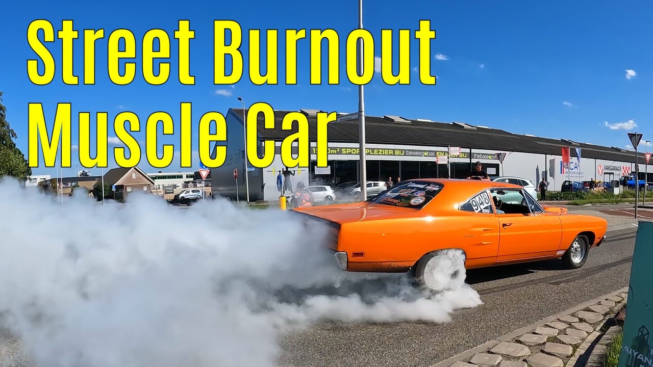Muscle Car Street burnout - YouTube