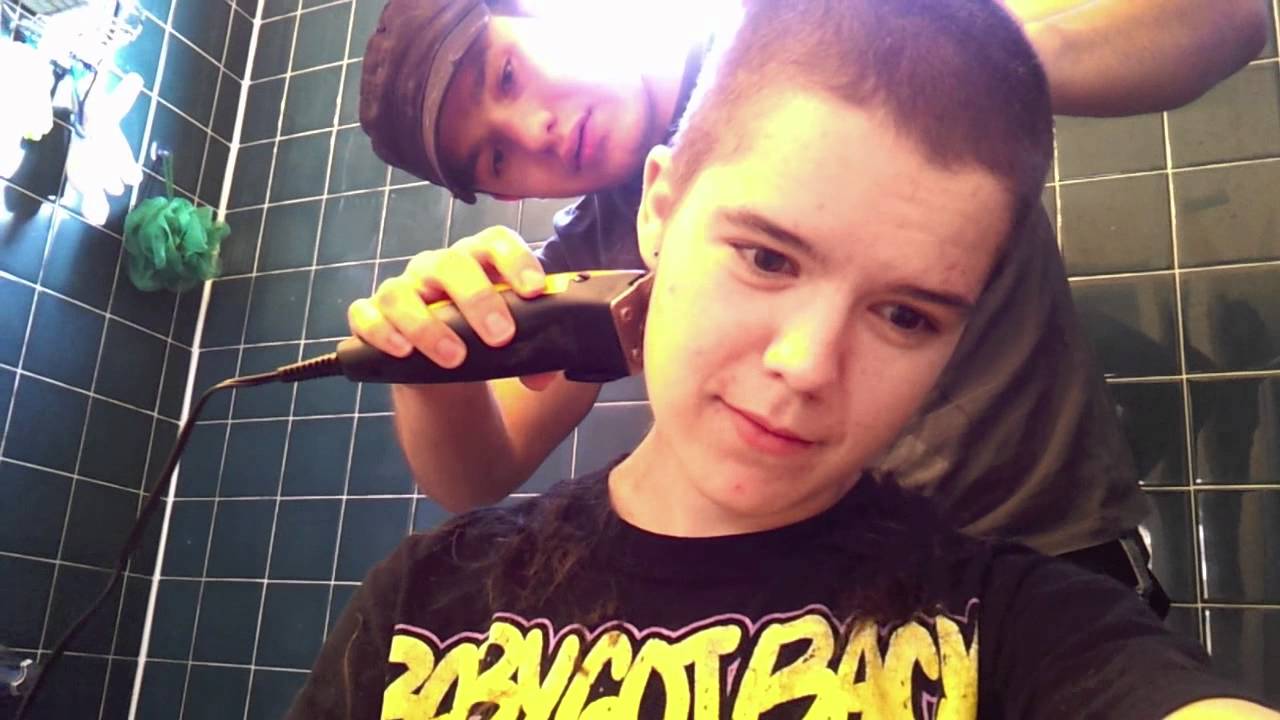 Buzzing My Head For The First Time Ever - 12.10.2011 - YouTube