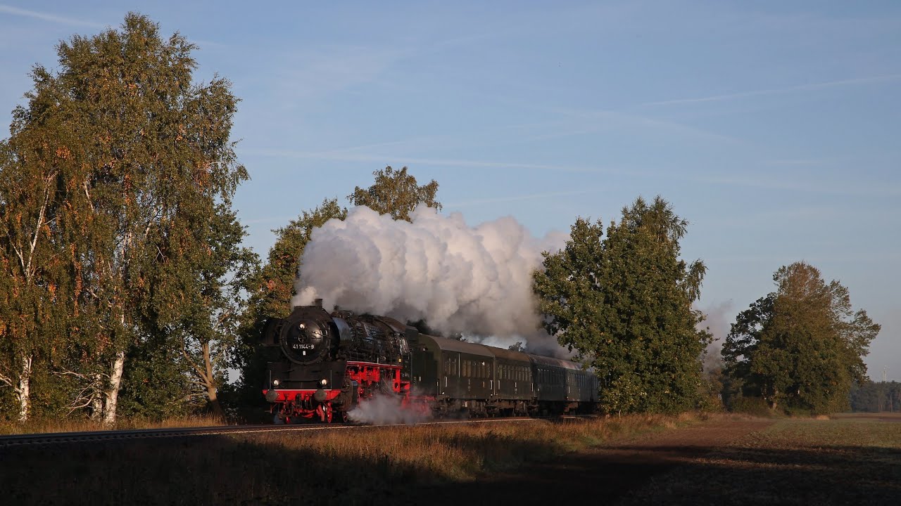 Dampf in der Magdeburger Börde mit 41 1144 - YouTube